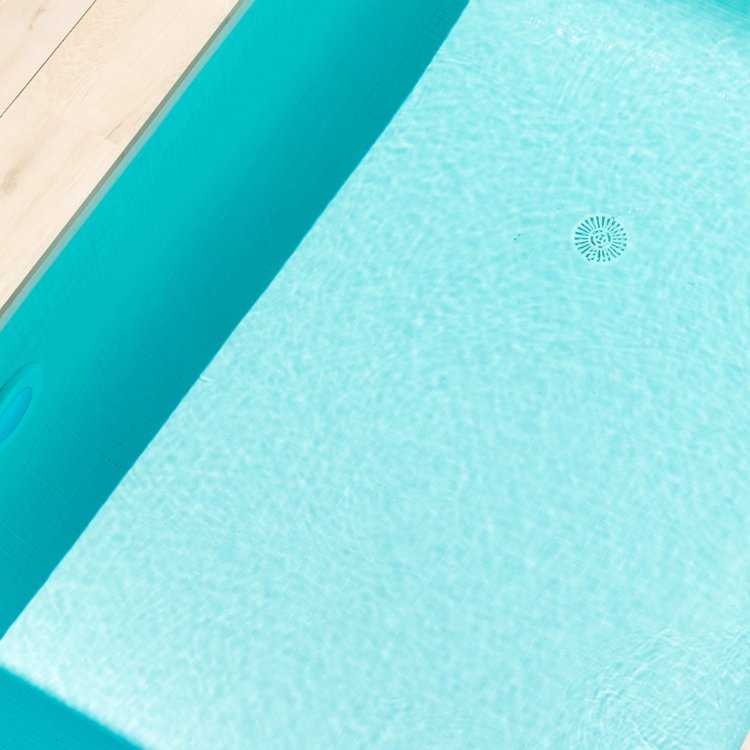 Consejos para elegir el color de una piscina moderna